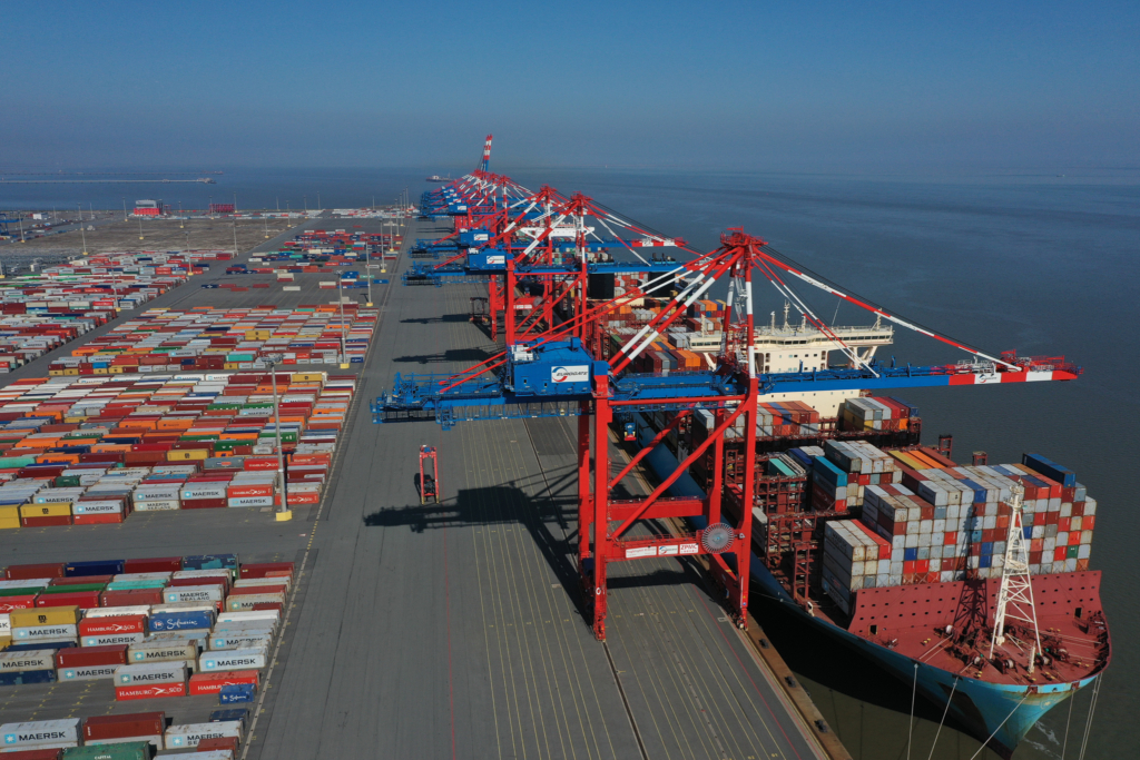 EUROGATE Container Terminal Wilhelmshaven startet ...